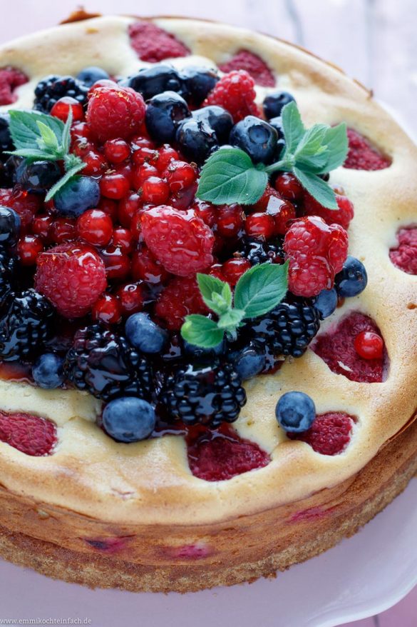 Kasekuchen Mit Beeren Topping
