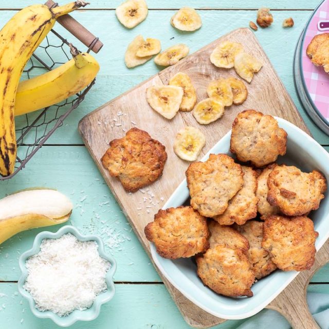 Saftige Bananen Cookies mit Bananenchips - emmikochteinfach