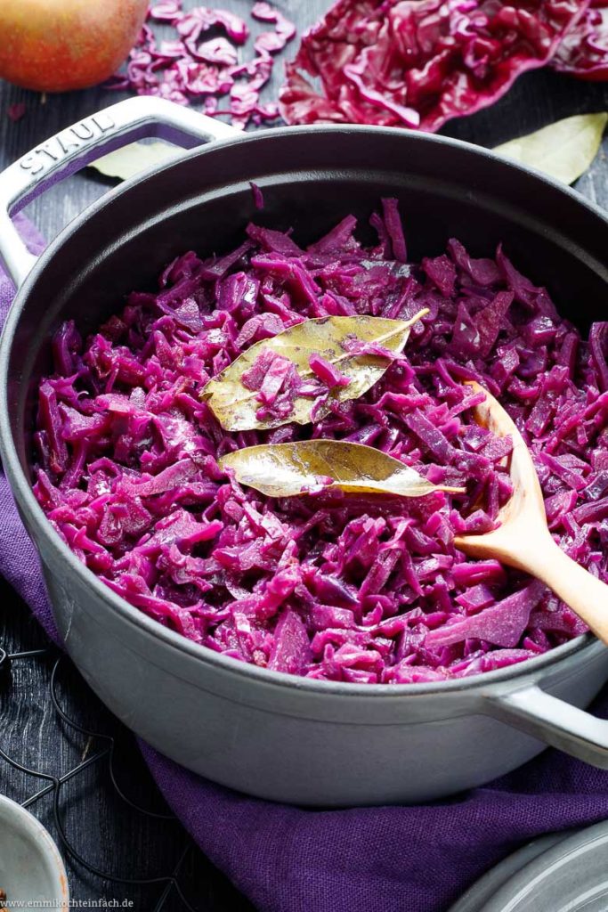 Klassischer Rotkohl ganz einfach - emmikochteinfach