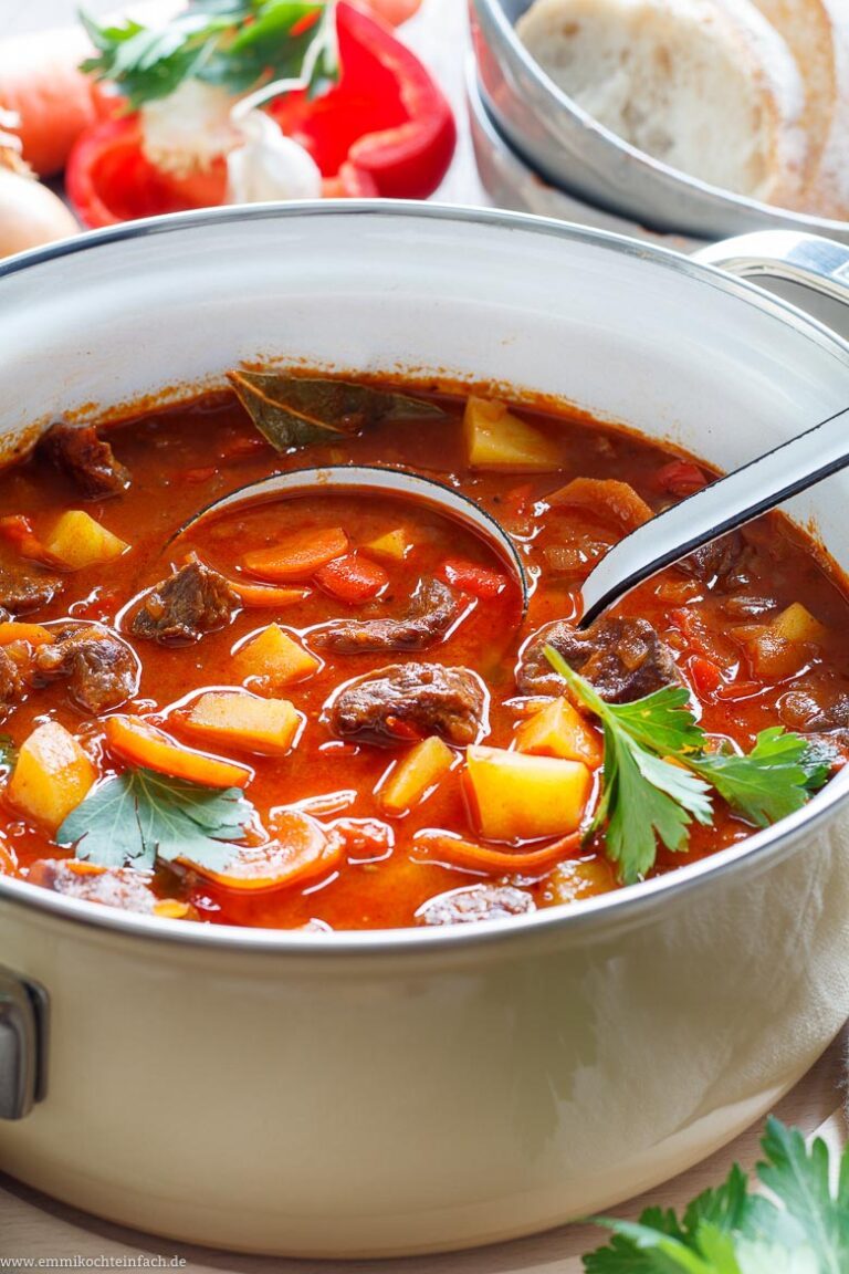 Omas Gulaschsuppe ungarischer Art - emmikochteinfach