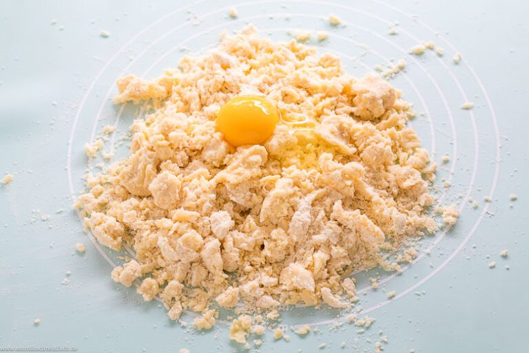 Quiche Teig Rezept – einfaches Grundrezept - emmikochteinfach