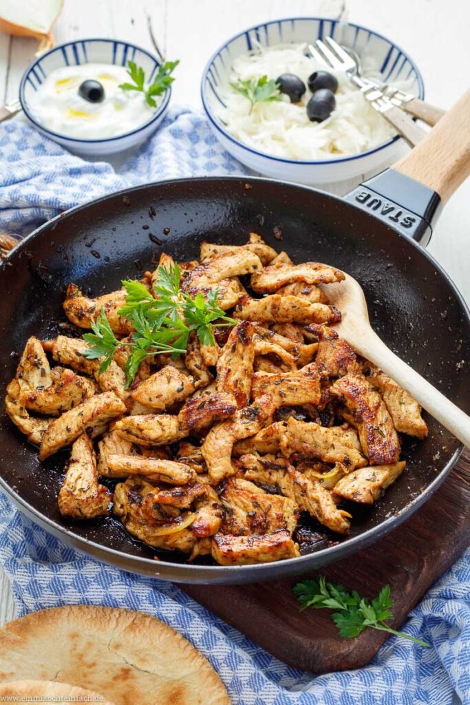 Einfaches Gyros Rezept – wie beim Griechen - emmikochteinfach