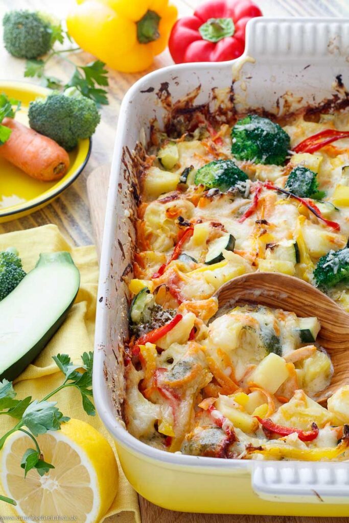 Bunter Gemüseauflauf ganz einfach - emmikochteinfach