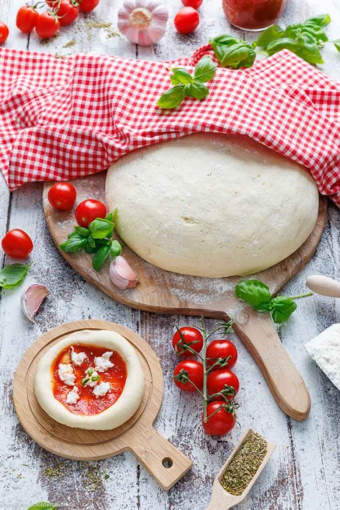 Pizzateig selber machen - einfaches Rezept - emmikochteinfach
