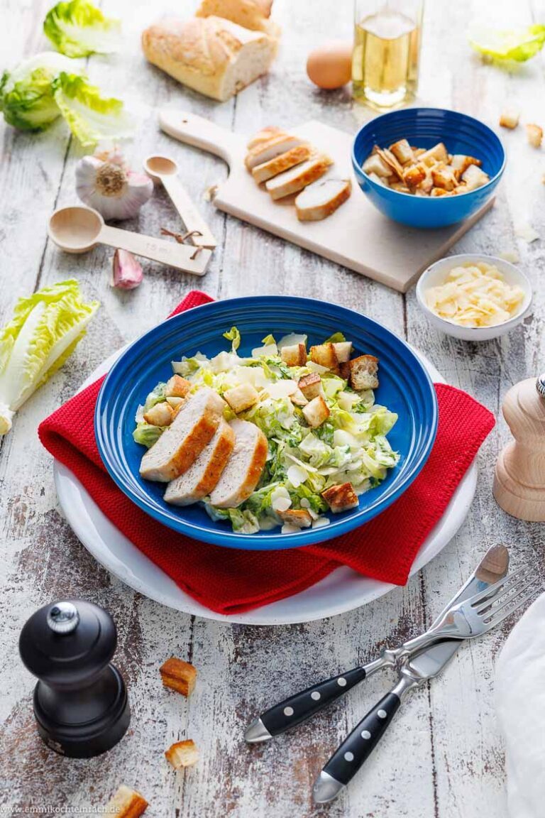 Caesar Salad mit original Dressing - emmikochteinfach