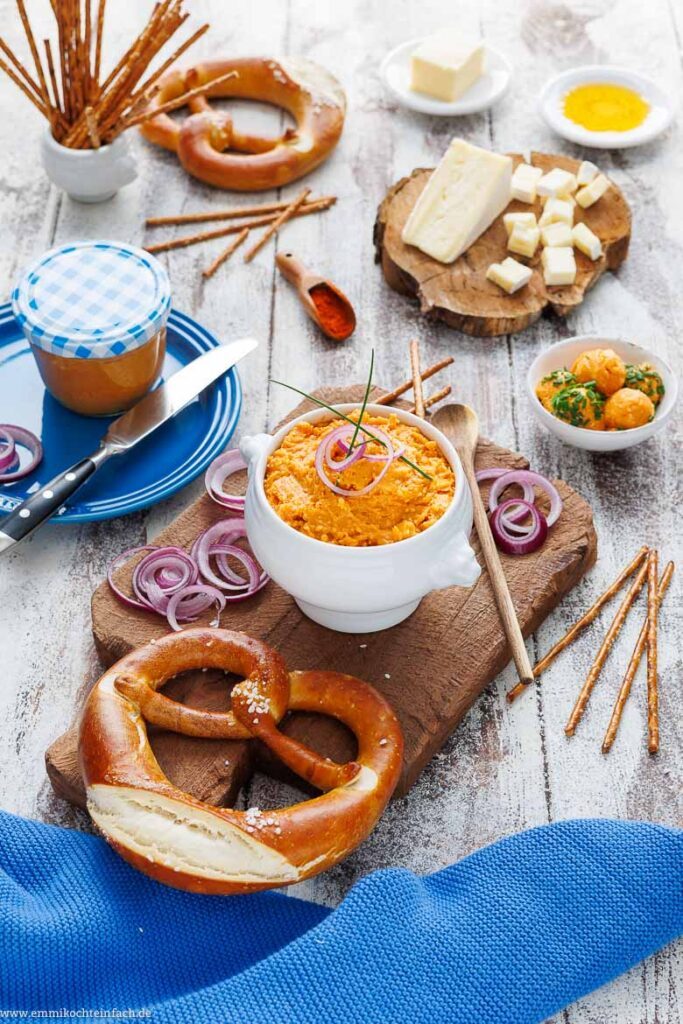 Obazda - Original Rezept aus Bayern - emmikochteinfach