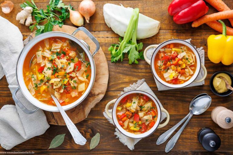Kohlsuppe – klassisch & gesund - emmikochteinfach