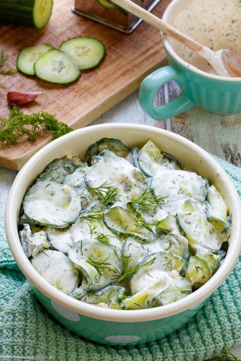 Gurkensalat mit Joghurt-Dressing