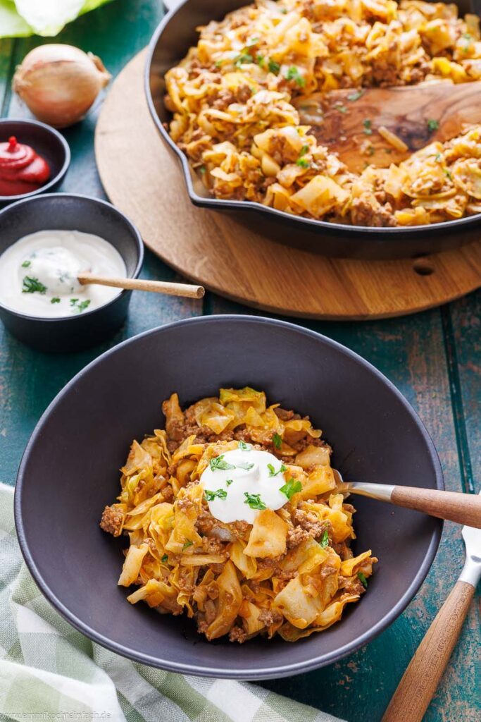 Spitzkohlpfanne mit Hackfleisch