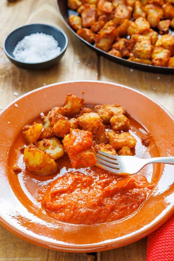 Patatas Bravas mit würziger Sauce